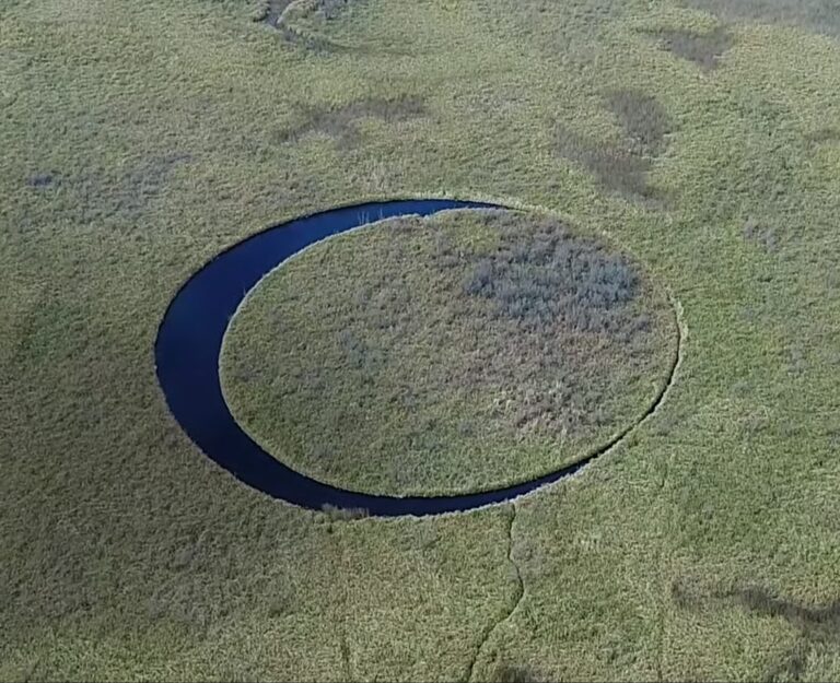 El Ojo: Argentina’s Curious Floating Island - History's Mysteries 3.14