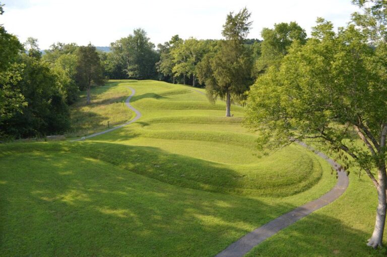 Serpent Mound: Ohio’s Ancient Earthwork Marvel - History's Mysteries 3.14